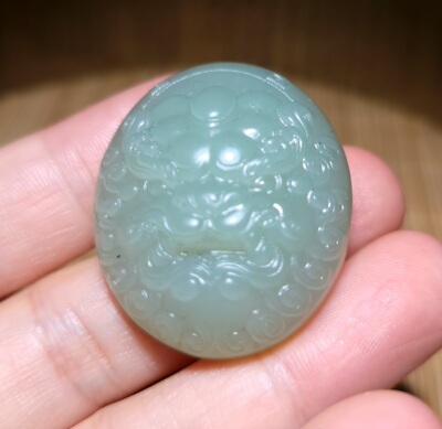 zg010804 新疆的猫22.2克，超级油润的青白籽料兽面雕件和田玉