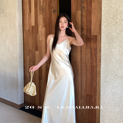 LS-26年早春简约V领百搭质感缎面吊带长裙显瘦轻奢连衣裙