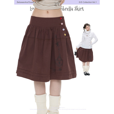 BETWEENAND「红棕爱心锁」复古高腰爱心锁藤蔓伞裙新款半身裙短裙
