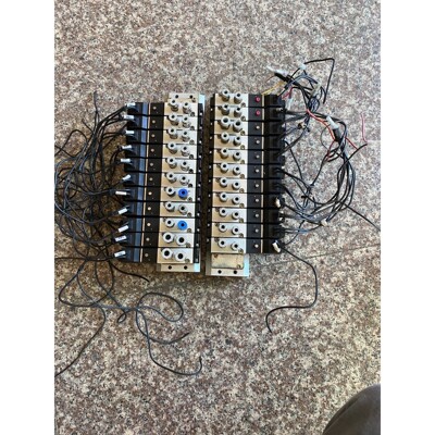 亚德客4V11006电磁阀实物实拍如图所示版一版11咨询维修