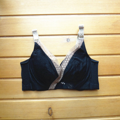 薄杯有钢圈上托聚拢调整型文胸