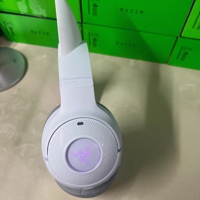 Razer雷蛇北海巨妖V2 BT蓝牙无线版萌猫幻彩主播女生可爱礼物耳机