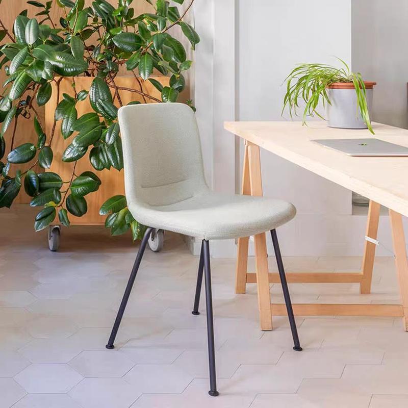 瑞士Vitra HAL系列简约舒适钢管腿软包餐椅时尚靠背休闲椅会议椅
