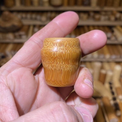 30-33mm满密厚皮异形圆墩子，一物一链接，远山工实心玉竹手把件