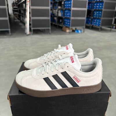 Adidas 阿迪达斯正品 女子经典款百搭耐磨低帮休闲鞋板鞋 JS3003