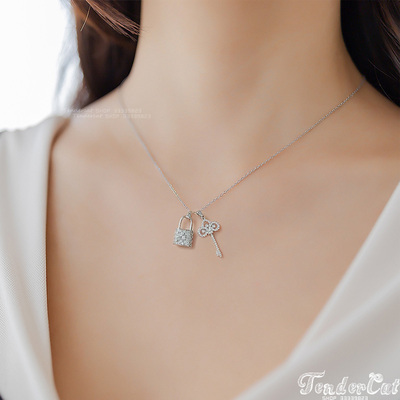 镶钻立体锁头水钻钥匙坠短项链