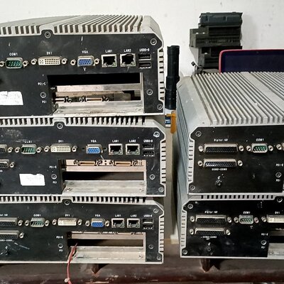 议价EVOc MEC5004工控机，品，接口丰富，带散热鳍片可维修