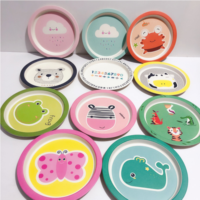 幼儿园野餐卡通宝宝小孩