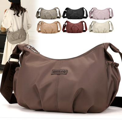 多隔层轻便尼龙帆布中年妈妈包