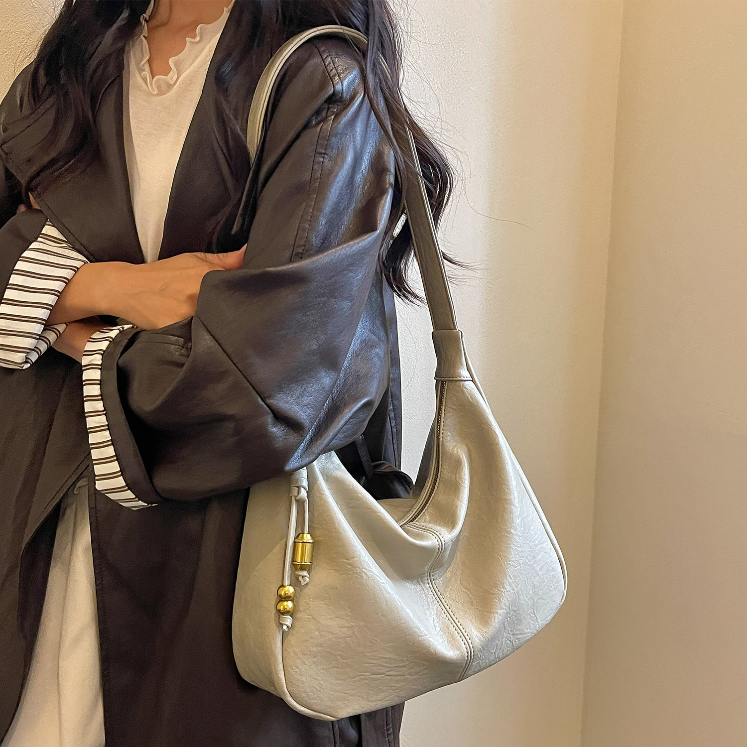 艾米兔女包2026新款通勤百搭小众设计手提包韩版简约单肩斜挎包