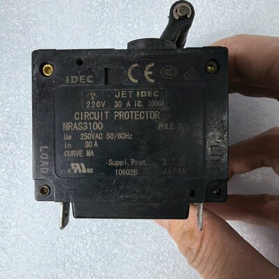议价IDEC和泉NRAS3100电路保护器220V 30A三可维修
