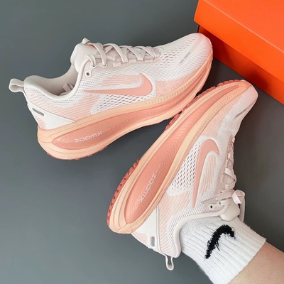 NikeVomero18厚底跑步鞋