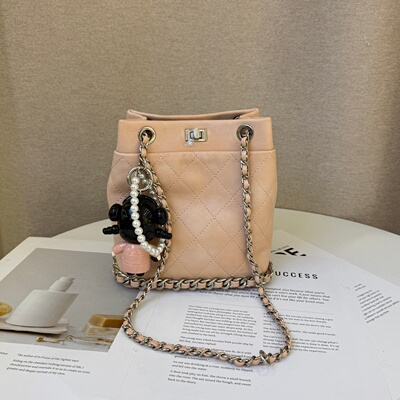 小D家轻奢质感车缝线菱格链条水桶包2026新款百搭时尚搭建斜挎包