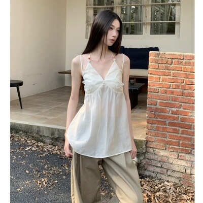 松弛感纯欲V领吊带花朵上衣设计感百搭奶油少女宽松天丝上衣女夏