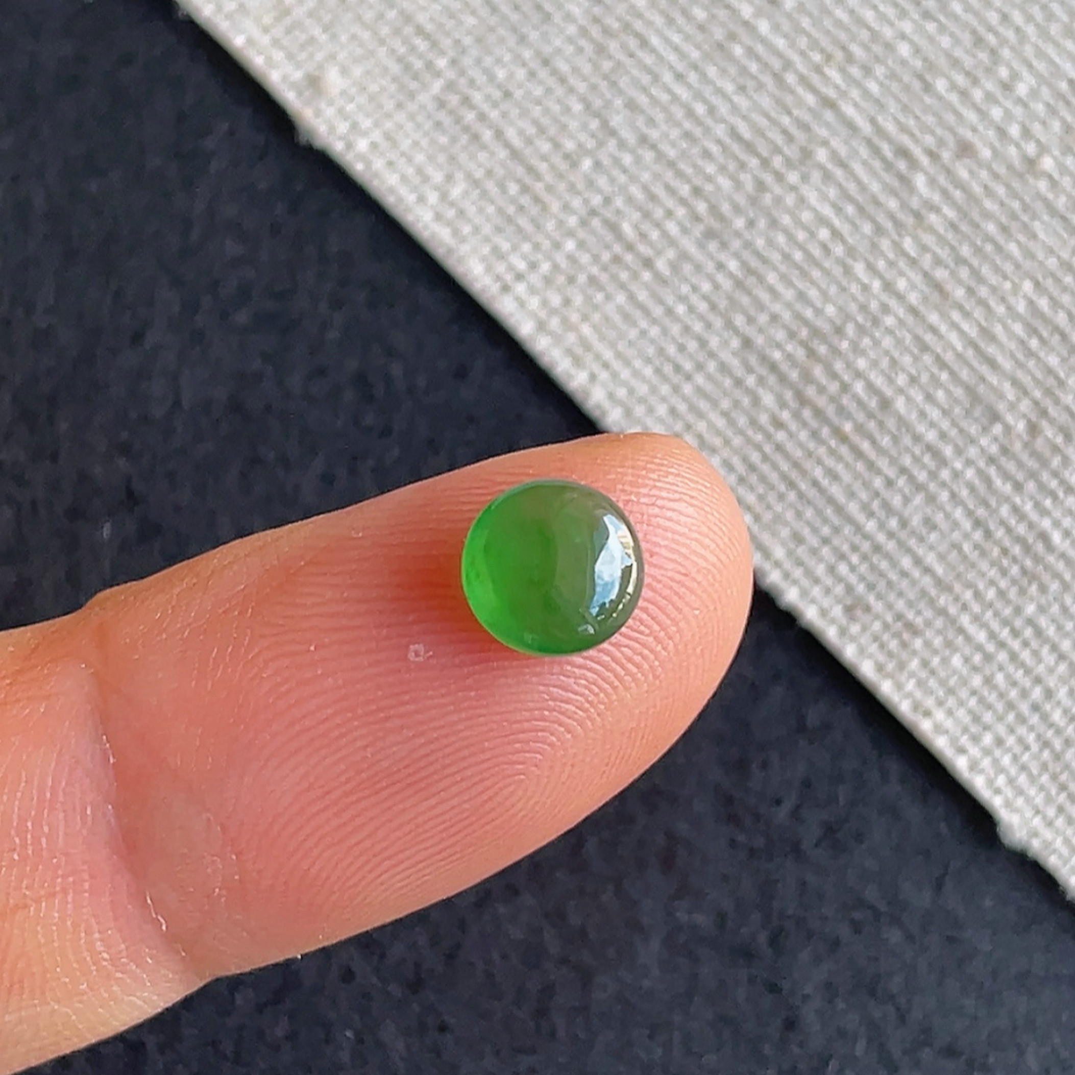 天然翡翠a货冰种阳绿蛋面 裸石女款戒指送证书金晶翡翠