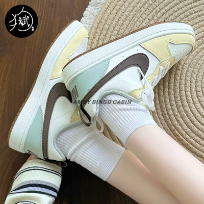 NikeCourt女子白黄复古休闲板鞋