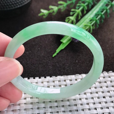 缅甸A货翡翠49.5/45.7/8.1/5.6老坑冰润飘阳绿贵妃手镯