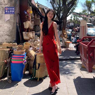 超好看红色吊带v领连衣裙