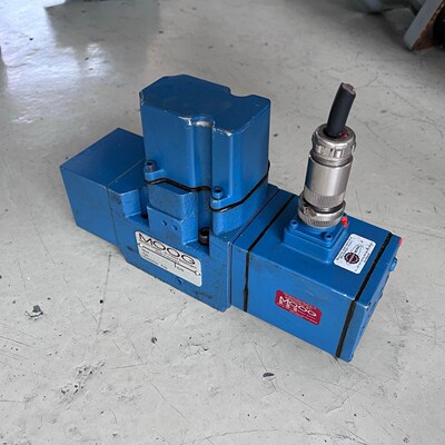 1x Moog D661-1705 D60HAAMENSAO Hydraulikventil Spritzgussmas