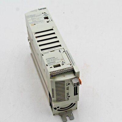 Lenze E82EV152K4B000XX1P22 驱动器