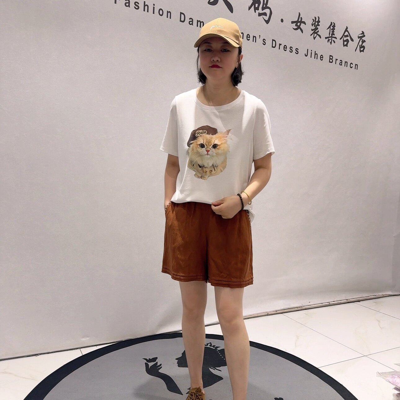 5228芮娜依莲夏款新品天丝棉面料猫咪图案百搭减龄衫加大码女装