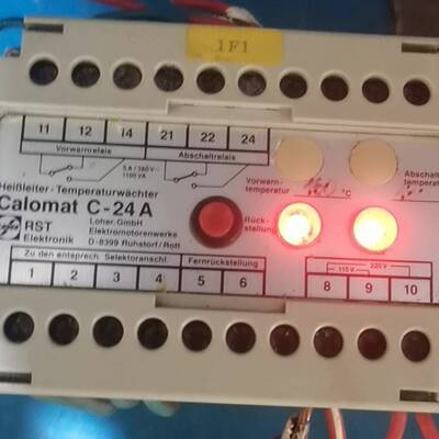 可维修Calomat C-24A劳尔温度加热控制器，通电显示如图，议价