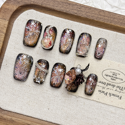 暗黑炫彩城堡乐园烟花新年美甲纯手工穿戴甲高级感显白短款中杏仁