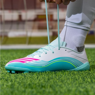 Adidas男人造草皮AG短钉足球鞋