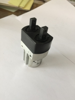 二手原装SMC正品手指气缸MHQJ2-16D  MHQ2-16D 现货 8.9成新