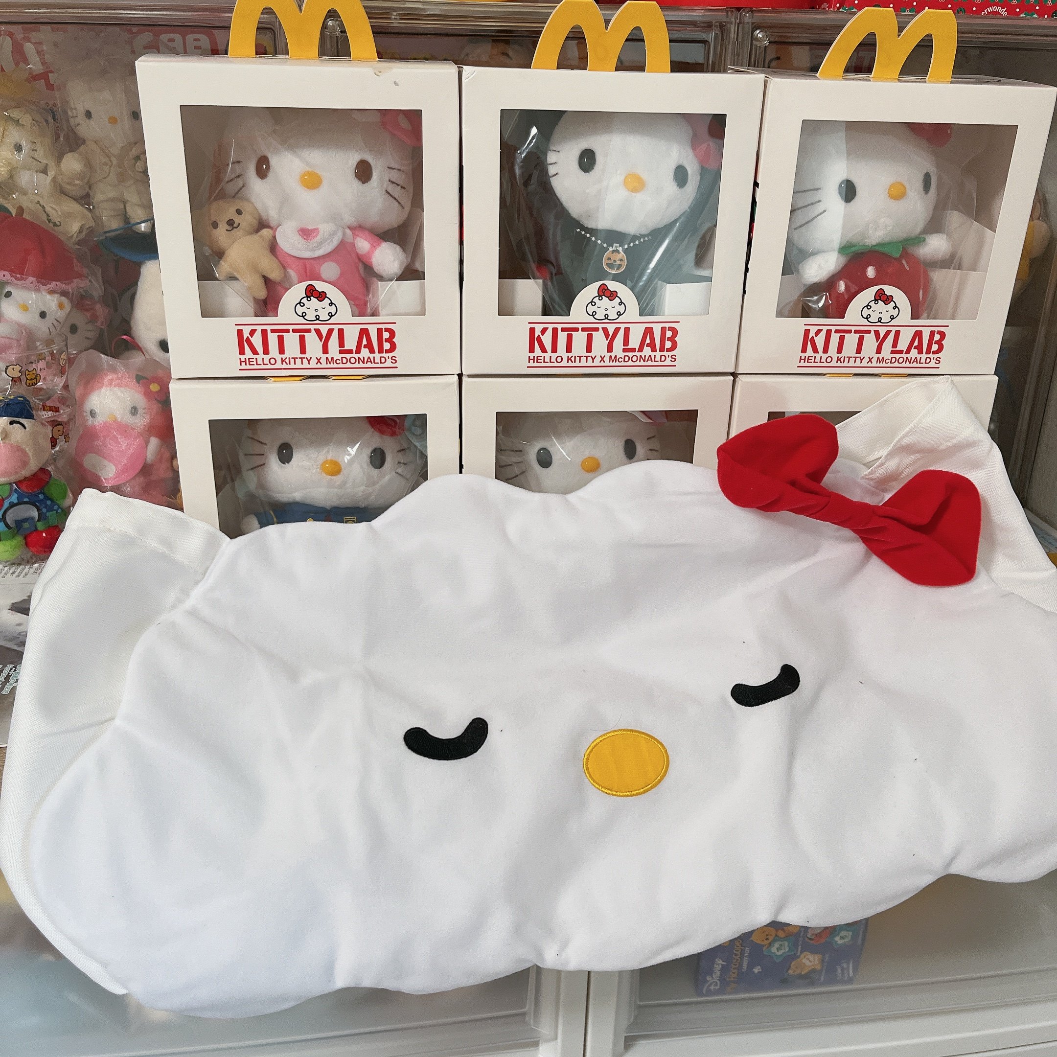 绝版三丽鸥麦当劳kitty lab药剂师草莓婴儿抱熊海盗牛奶恶魔公仔