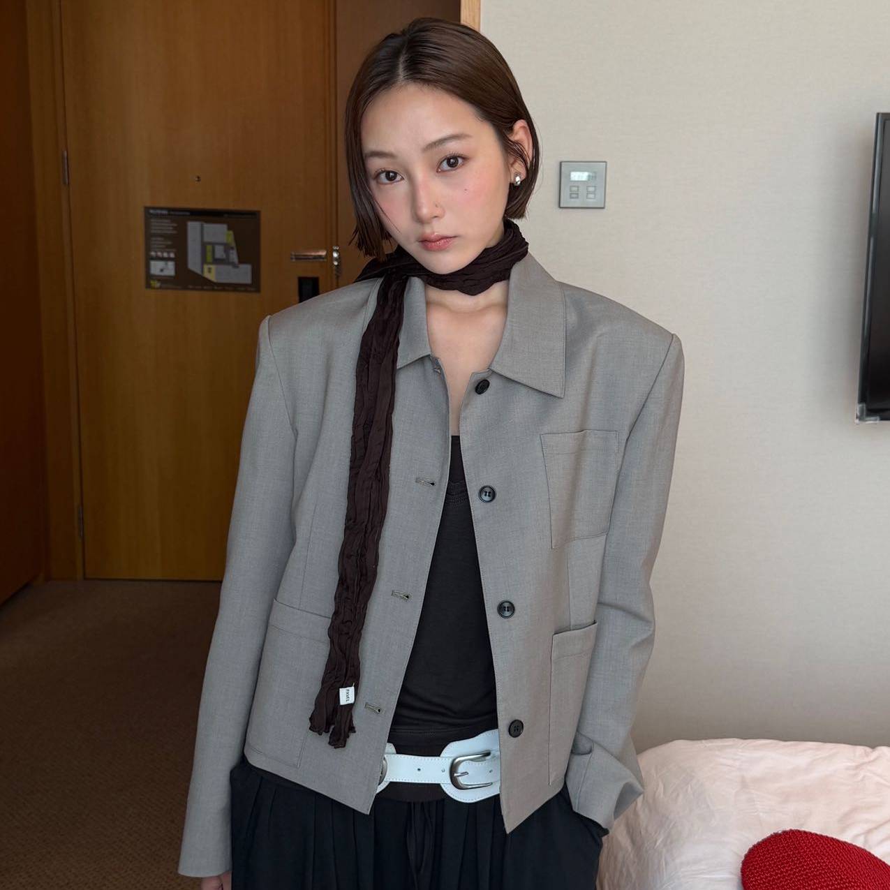 WAIT MORE早秋韩系翻领短款西装外套女高智通勤质感西服6023