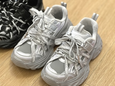 儿童运动鞋2025冬季新款男孩加绒女童鞋子防滑中大童老爹鞋潮6557