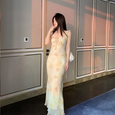 夏季法式V领吊带碎花收腰连衣裙