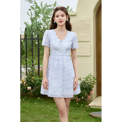 固执夏季新款法式气质v领刺绣短袖短款连衣裙71432LQ08177