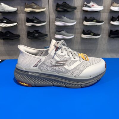 斯凯奇男子跑步鞋舒适透气