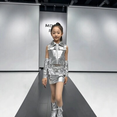 女童男童银色未来元宇宙科技风走秀潮服T台车演出服舞台PK双人秀