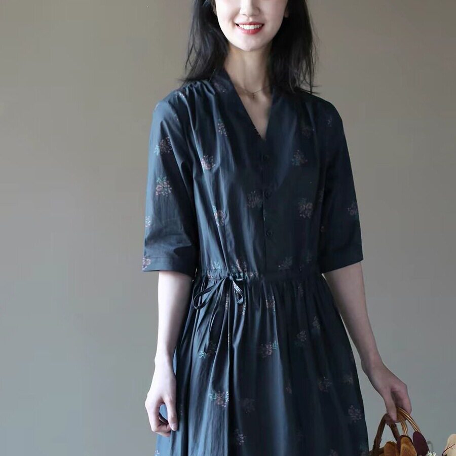 森系棉印花V领连衣裙复古显瘦2026年春夏季文艺复古收腰中长裙子