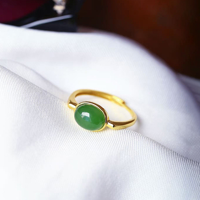 天然俄罗斯碧玉冰绿蛋面纯银镶嵌戒指 女款玉石镶嵌款饰品礼物