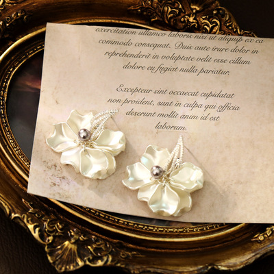 XKDDCT新款手工绕线山茶花瓣耳钉