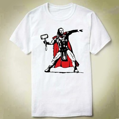 Mjolnir thrower a Banksy parody with dog thunder T-Shirt T恤
