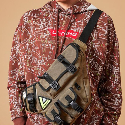 李宁正品胸包系列男女同款经典复古多口袋运动斜挎胸包ABLP142-2