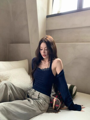 M2026春新款韩版时尚百搭显瘦蕾丝挂脖背心+坎肩两件套