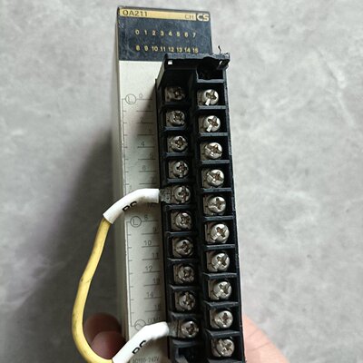 欧姆龙CS1WOA211模块二手拆机实物图外壳有轻微划议价