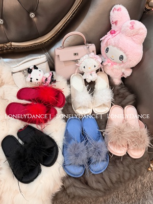 LonelyDance鸵鸟毛毛*交叉缎面拖鞋轻奢春夏软底家居家露趾凉拖女