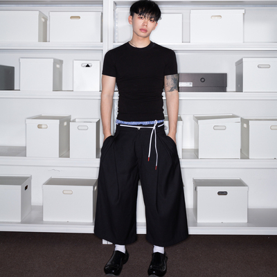 FEAR4FREE Pressing pleats 压皱阔型立体七分裤剪裁设计宽松短裤