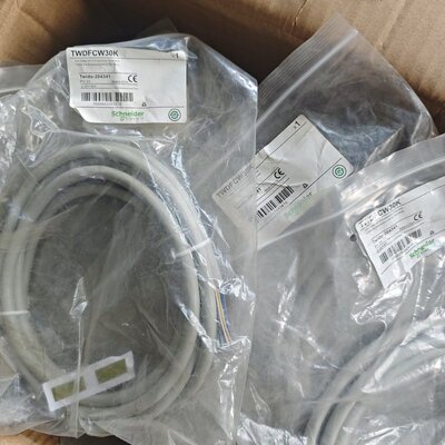 议价施耐德Schneider TWDFCW30K PLC专用连接可维修