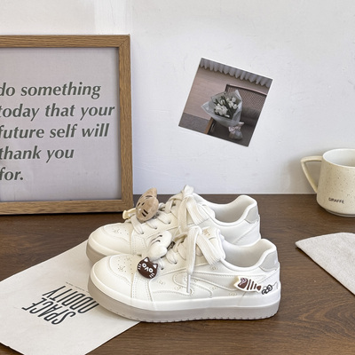 MEAKKEA平底休闲板鞋女2026春季新款轻便舒适通勤逛街百搭小白鞋