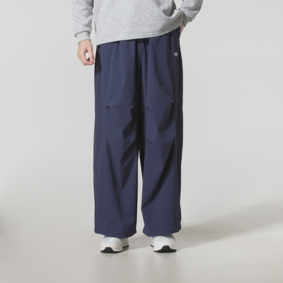 阿迪达斯三叶草阔腿伞兵裤男2025冬季宽松束口梭织运动长裤IA7504