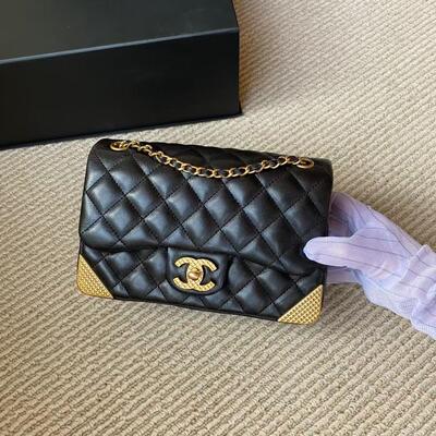 香奈儿小号小牛皮黑金单肩斜挎包