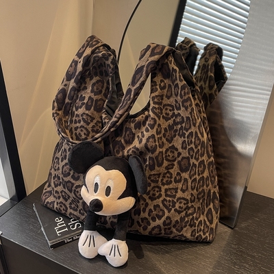 秋冬流行时尚豹纹单肩托特包